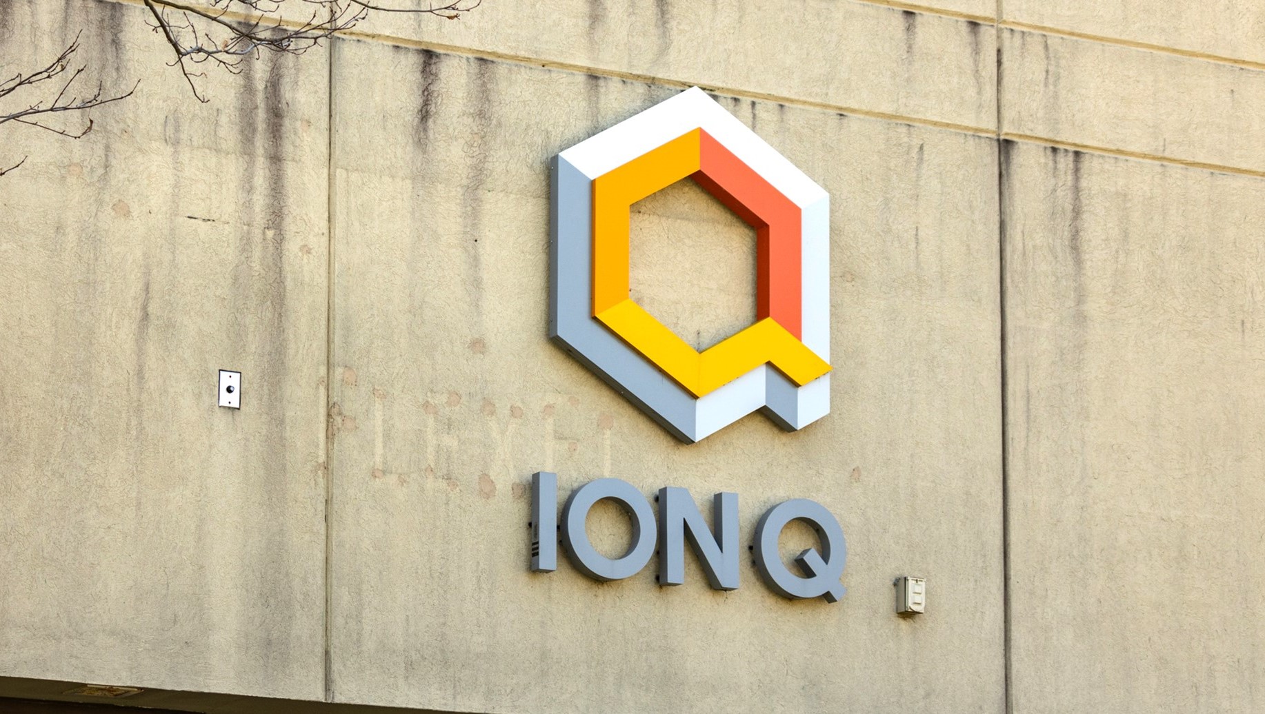 A key technical milestone for networking quantum computers by IonQ ...